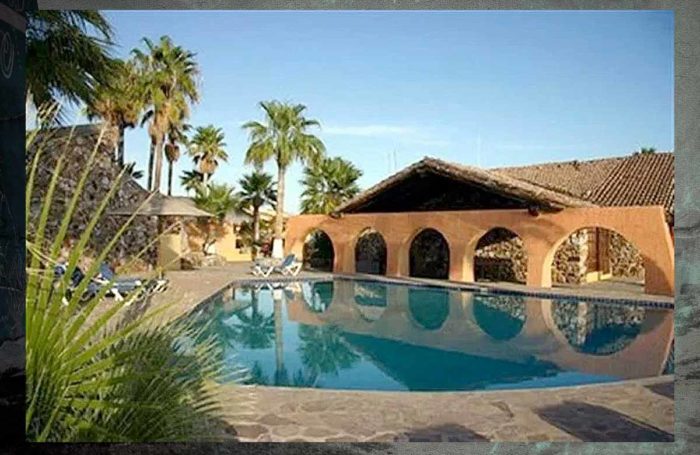 Visiting the Cockatoo Inn in 1965 - CockatooInn.com